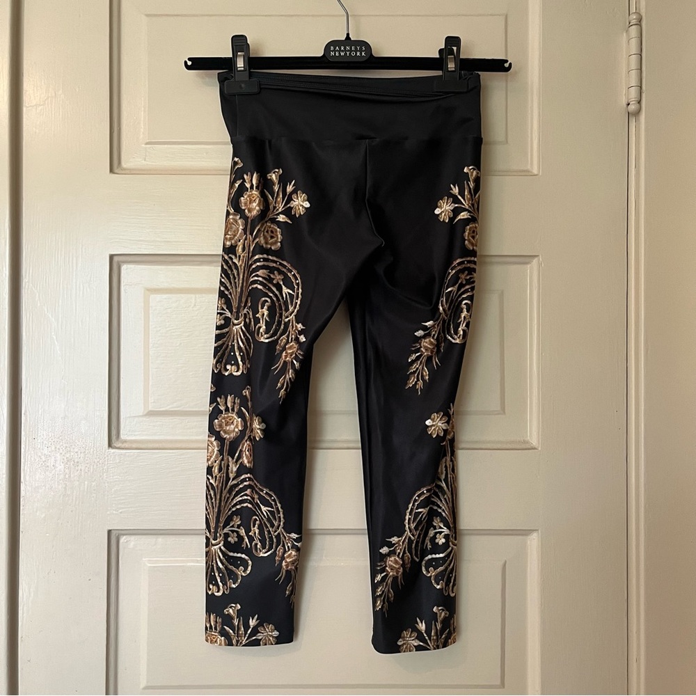 Goldsheep Black And Gold Floral Leggings (Short) - Gem